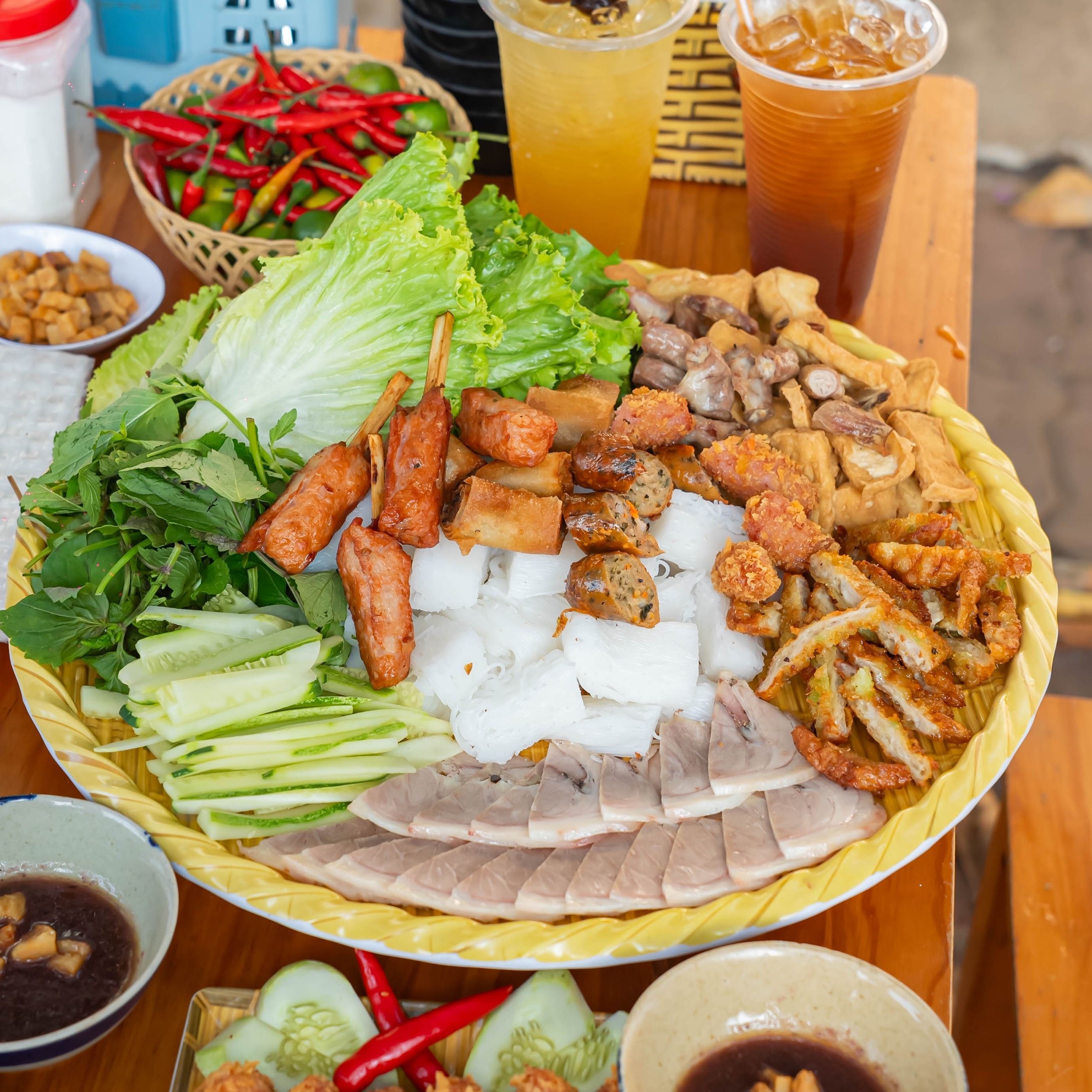 Bún Đậu Cô Linh - Ngon Trứ Danh ở phường Xuân An, Long Khánh | Địa Điểm ...